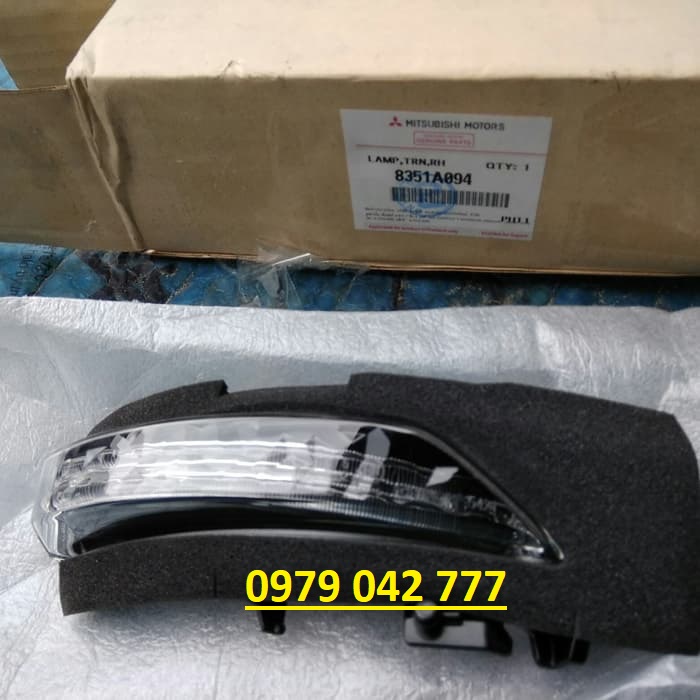 ĐÈN XIN NHAN GƯƠNG MITSUBISHI PAJERO SPORT 8351A094