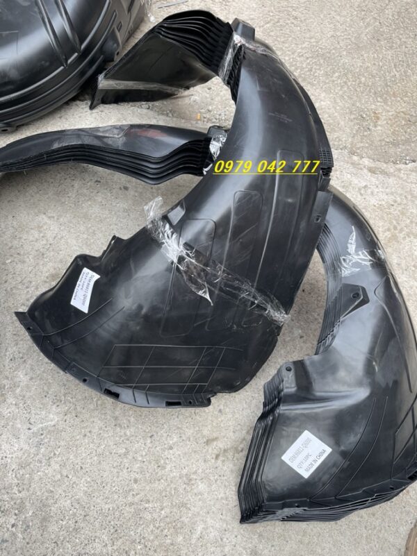 Chắn bùn lòng dè sau nhựa Kia Seltos mã 86811Q6000