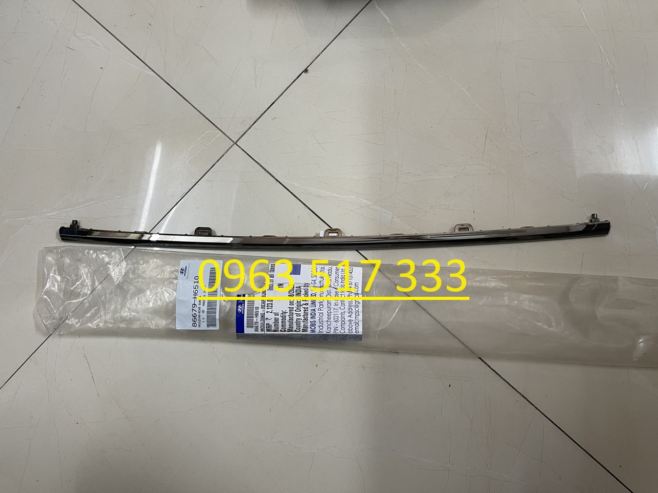 Nẹp mạ giữa cản sau Hyundai Accent 2021